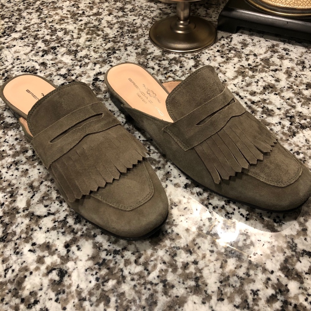 New Brenda Zaro Olive Green Suede Mules Slip Ons - Gem